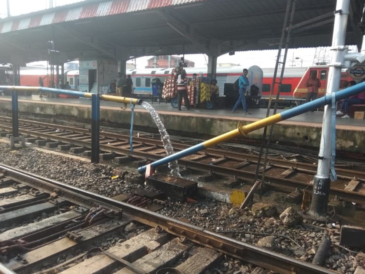 Freight train arriving from Raxaul to junction with open gate collided ...