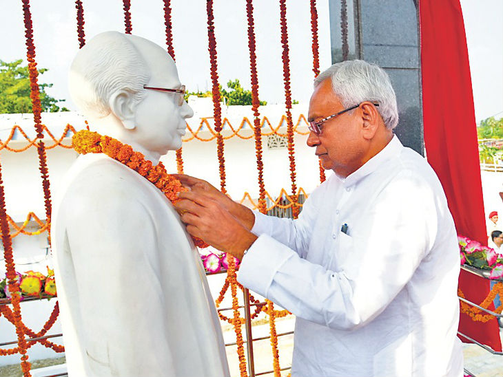 CM Nitish Kumar unveiled the statue of Kamla Mishra Madhukar | सीएम ने ...