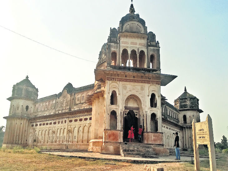 Laxminarayan temple built in Orchha in 17th century deserted for 36 ...