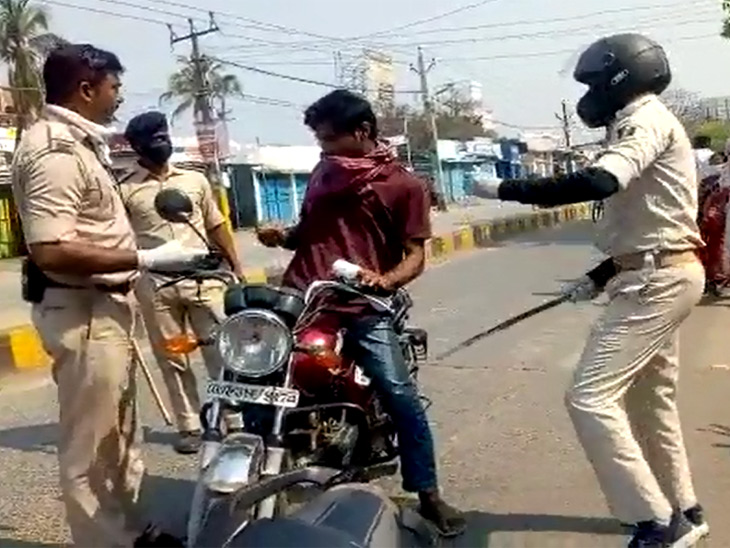 Bihar Coronavirus Lockdown Live Video From Hajipur; Police Lathi Charge | हाजीपुर: लॉकडाउन का ...