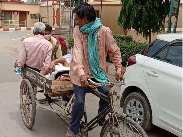 Varanasi Coronavirus Lockdown Update; Trolleyman Saves Life Of Man ...