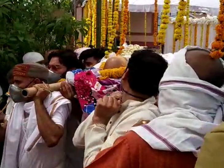 Pandit Dev Prabhakar Shastri Dadda Ji Last Rites Update | Pandit Dev ...