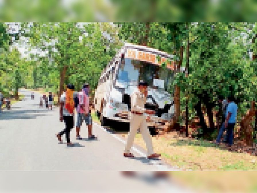 Brake failure of bus coming with laborers, passengers left due to ...