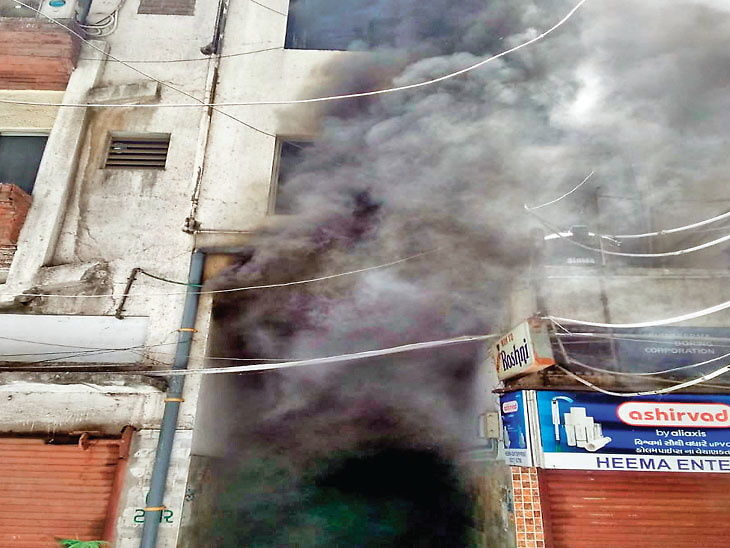 On the very first day fire in Manubhai Tower, Sayajiganj, saved 40 ...