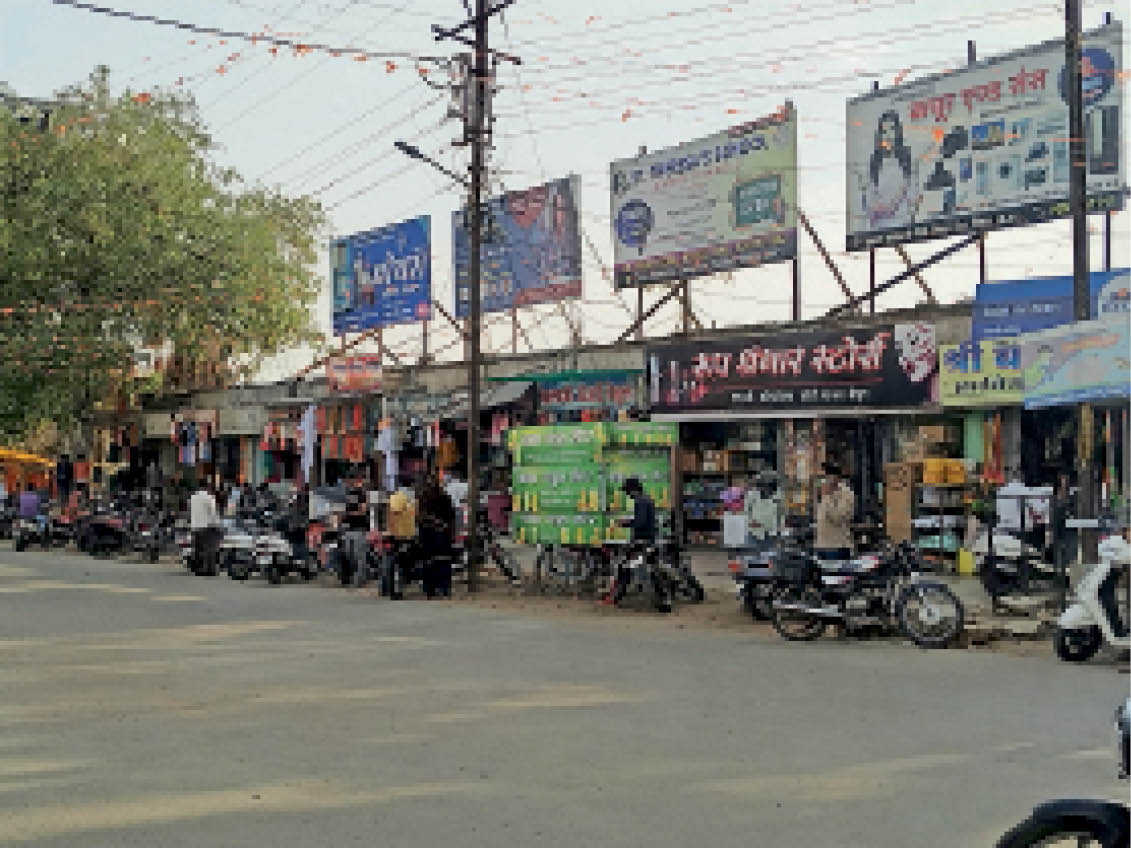 Left-side shops opened, traders created social distance | गुलजार हुआ ...