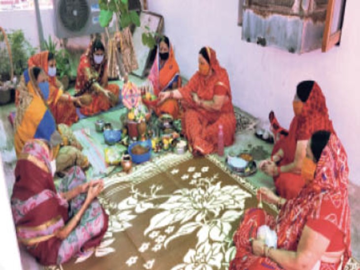 Vat is called Akshaya tree, its leaves, pots, bark, roots and soil are ...