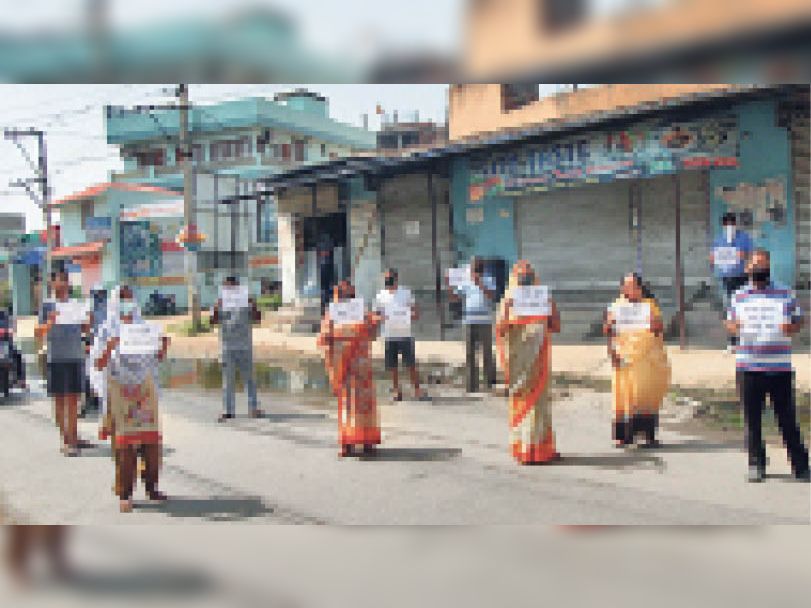 Liquor store protest in Chutia; People did not commit crimes in ...