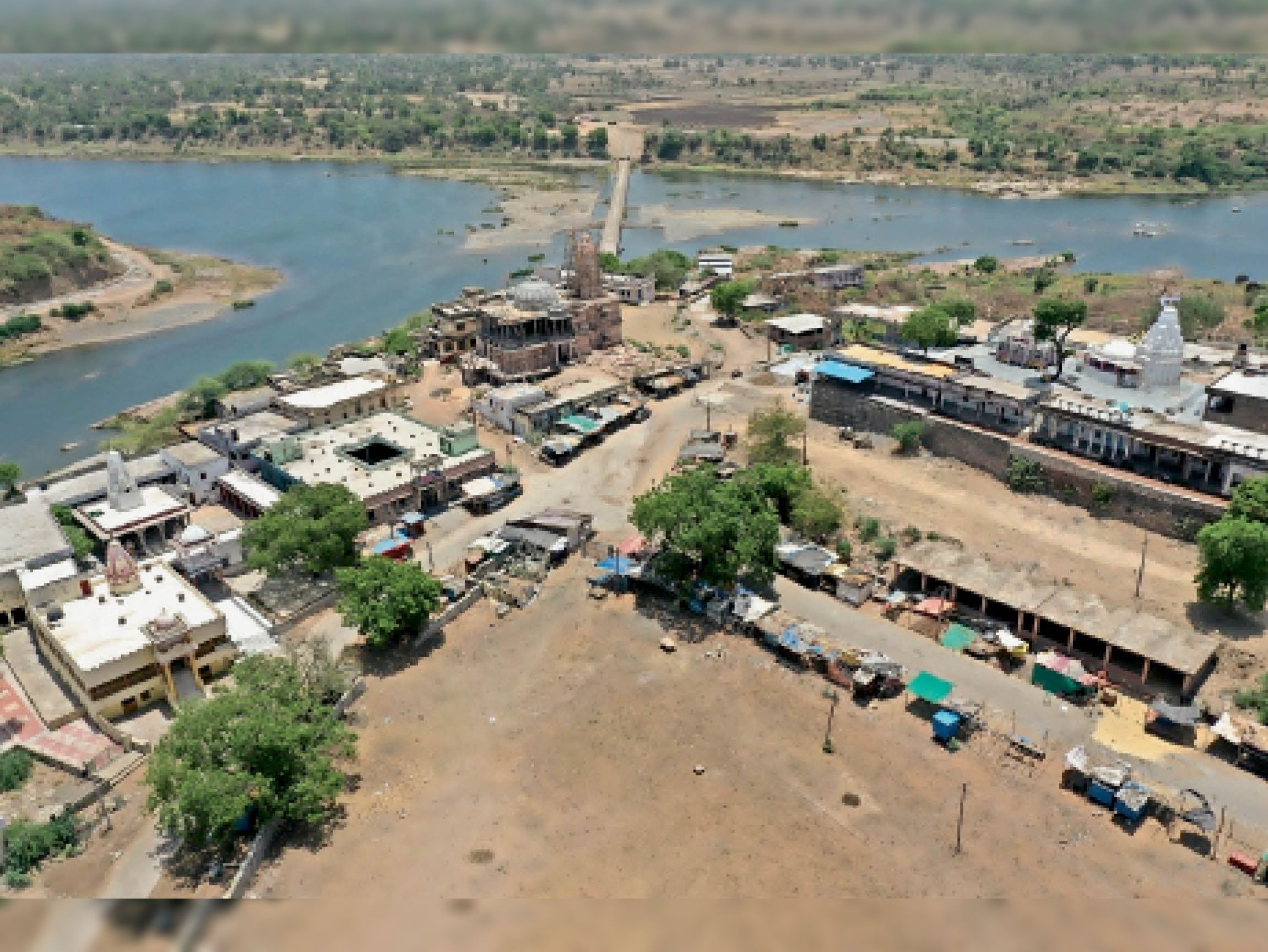 For the first time in 300 years, there is no water on all three bridges ...