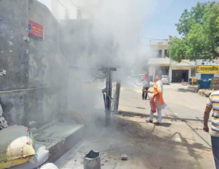 Transformer caught fire in Rama Mandi due to increasing heat | आग लगी ...