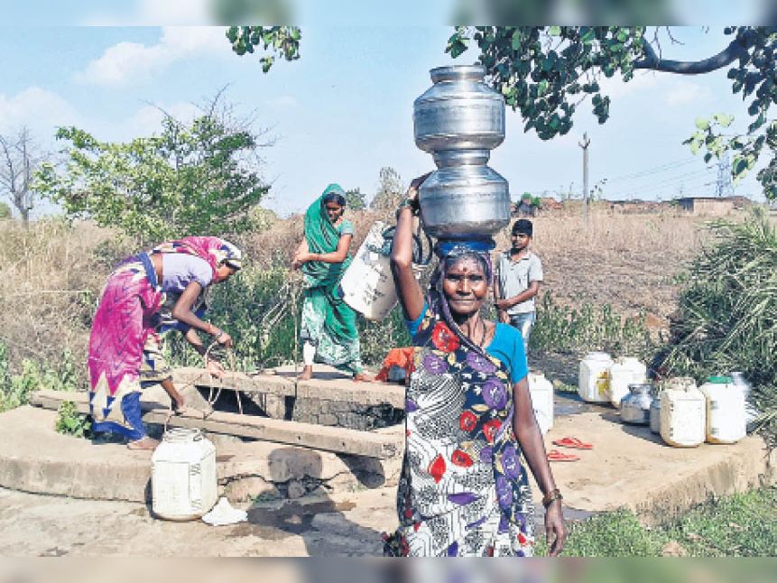 The residents of Chaurai are quenching thirst by bringing water from ...