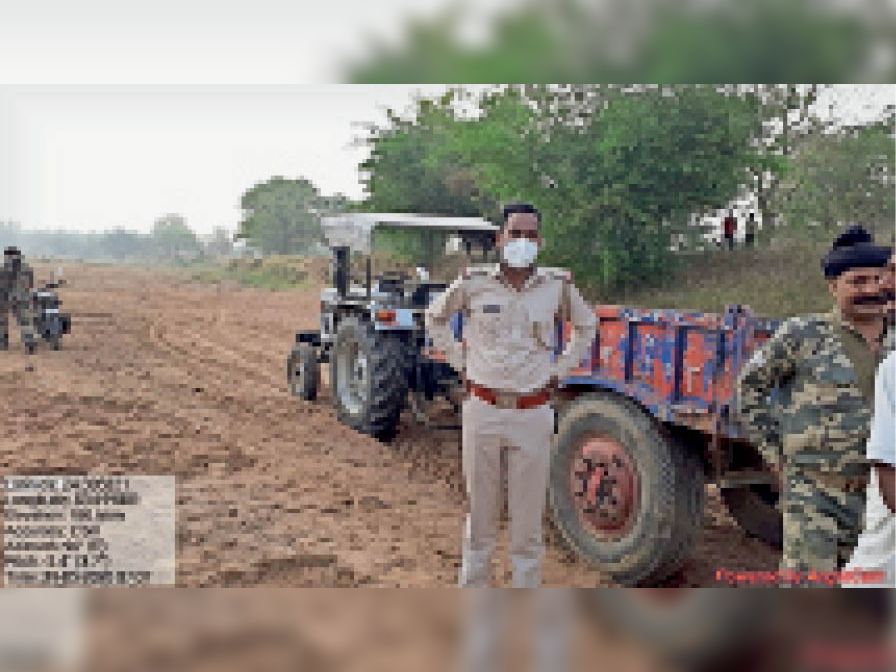 3 tractor seized in police station illegally transporting sand ...