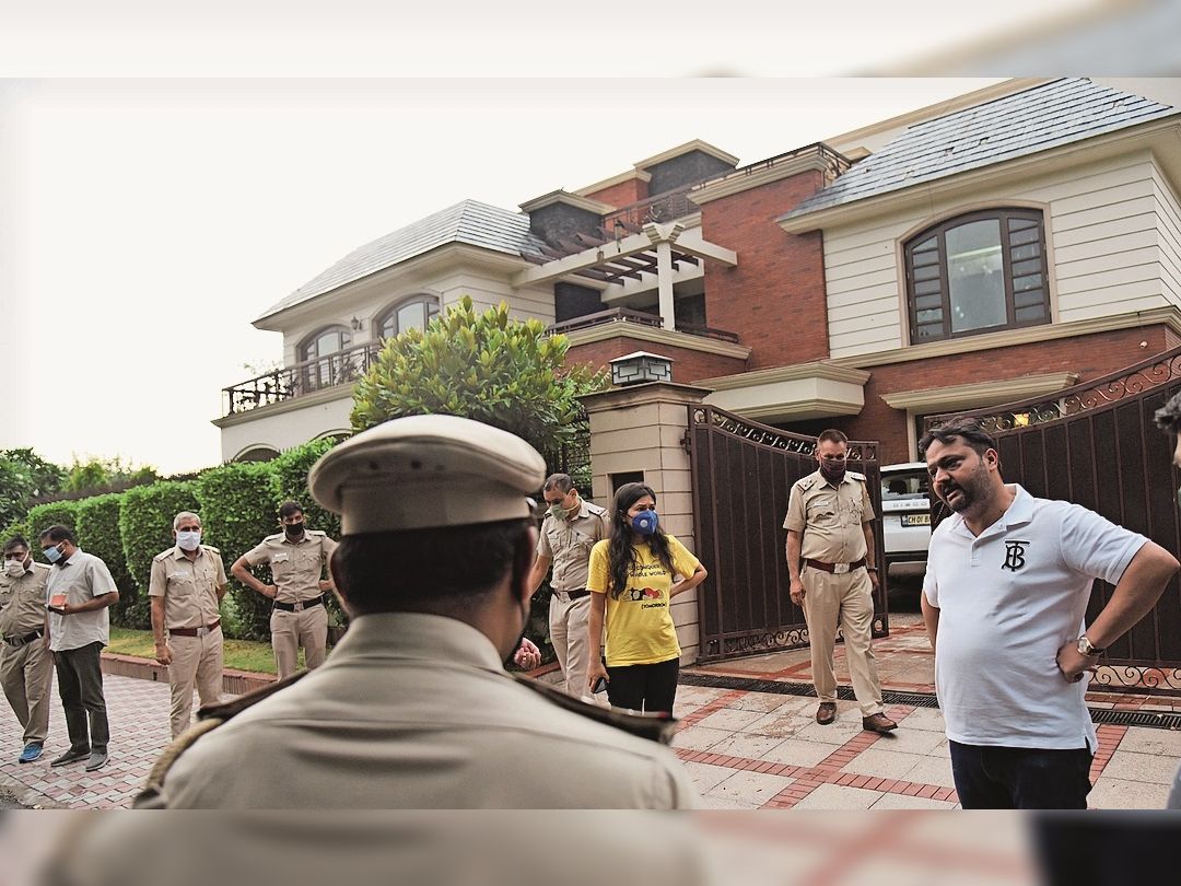 The miscreant absconded by firing 17 bullets at the house of liquor ...