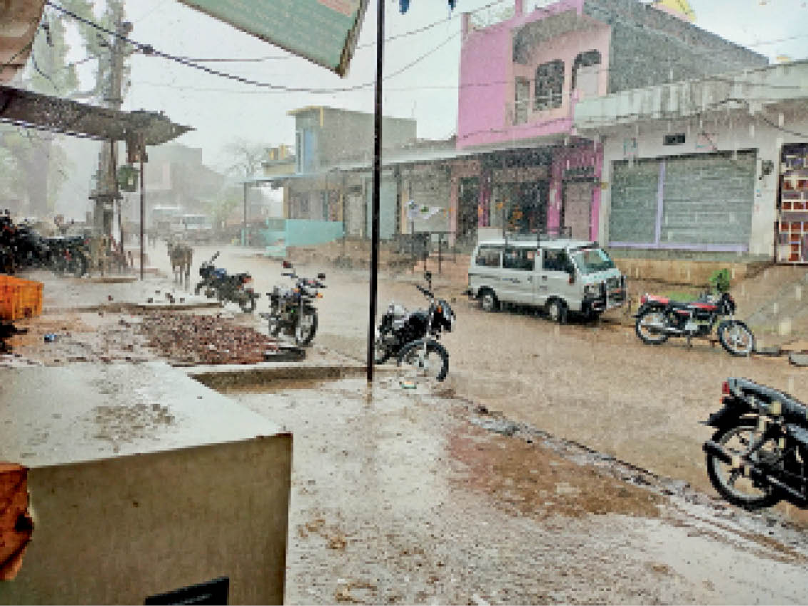 One hour in Jawar town, half an hour rain in Panwad-Bakani | मौसम: जावर ...