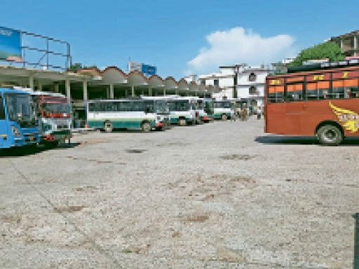 Lack of passengers in the empty buses on the second day, buses remained ...