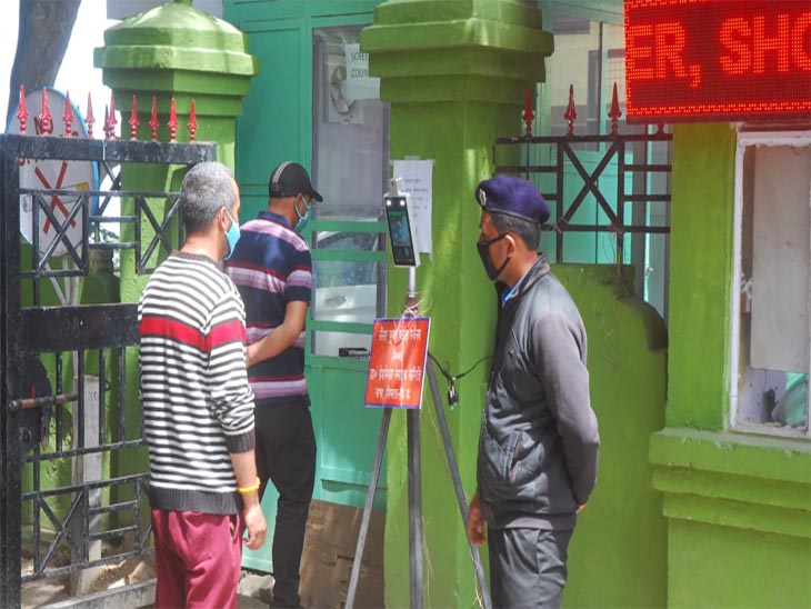 IGMC emergency ward sealed, quarantined security guard with paramedical ...