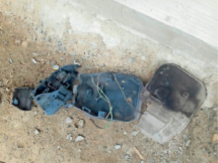 Explosion in 132 KV high-tension line burns holes in house wall ...