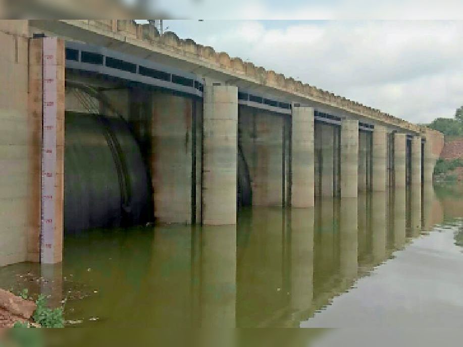 The state's largest earthen dam will spill over five to 600 mm of rain ...