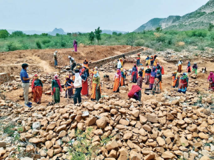 Full wages not available, 77 missing in Malakhera and Laxmangarh ...