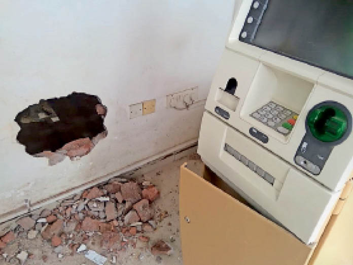ATM wall smashed into the bank, the rogue, the locker room door was not ...