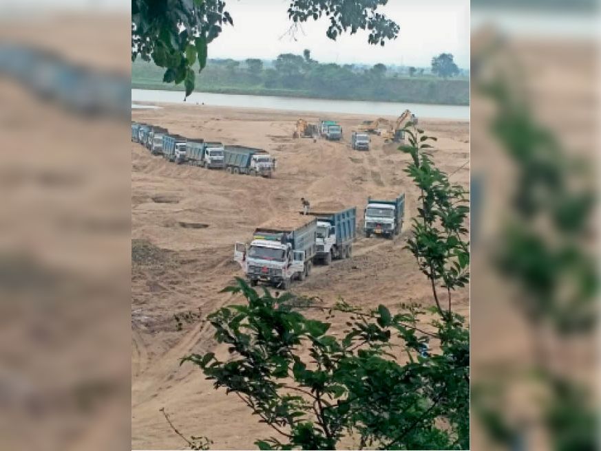 Poklane machine is being mined in four mines instead of laborers to ...