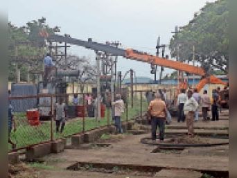 Bhurkunda sub station transformer burned, dozens of colonies in darkness
