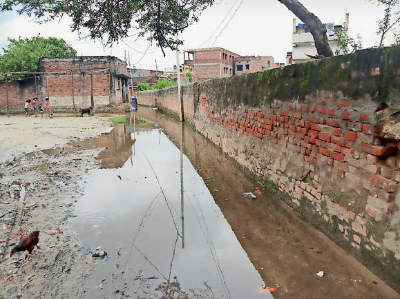 Night rain in Narkatiaganj causing problems with water logging in the ...