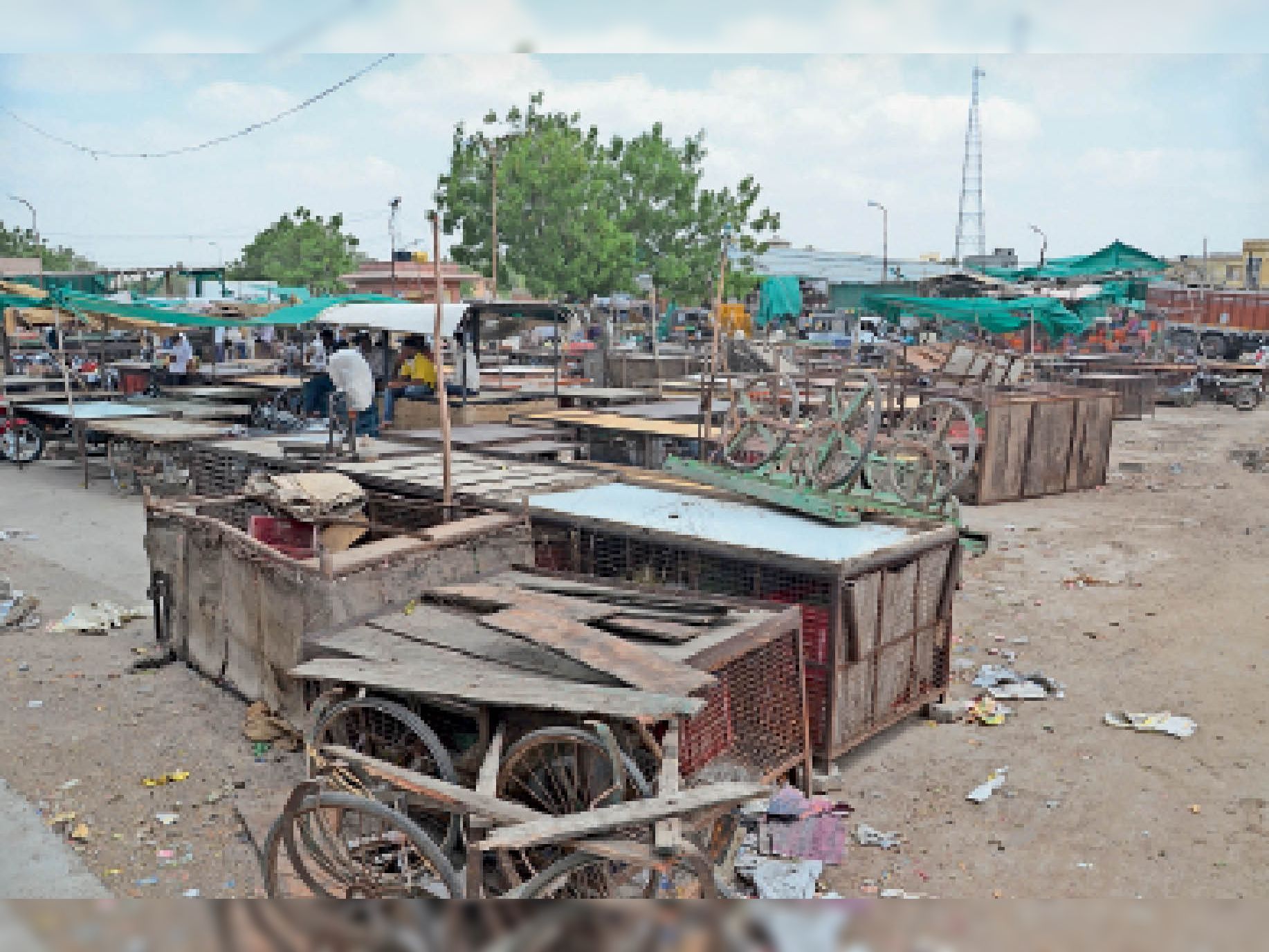 After getting corona positive, the old vegetable market was dry and the ...