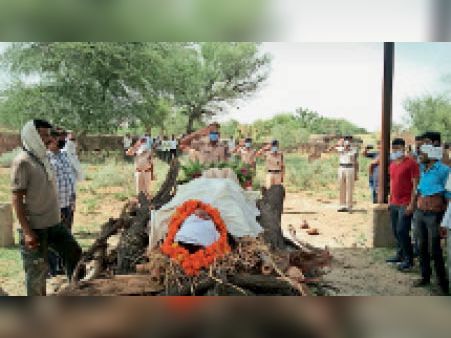 Gujarati actor Deepak Dave dies of a heart attack in New York | दु:खद ...