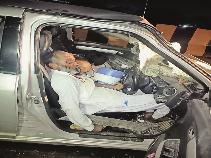 Truck driver suddenly put brakes, car crashed into back, 2 killed, car ...