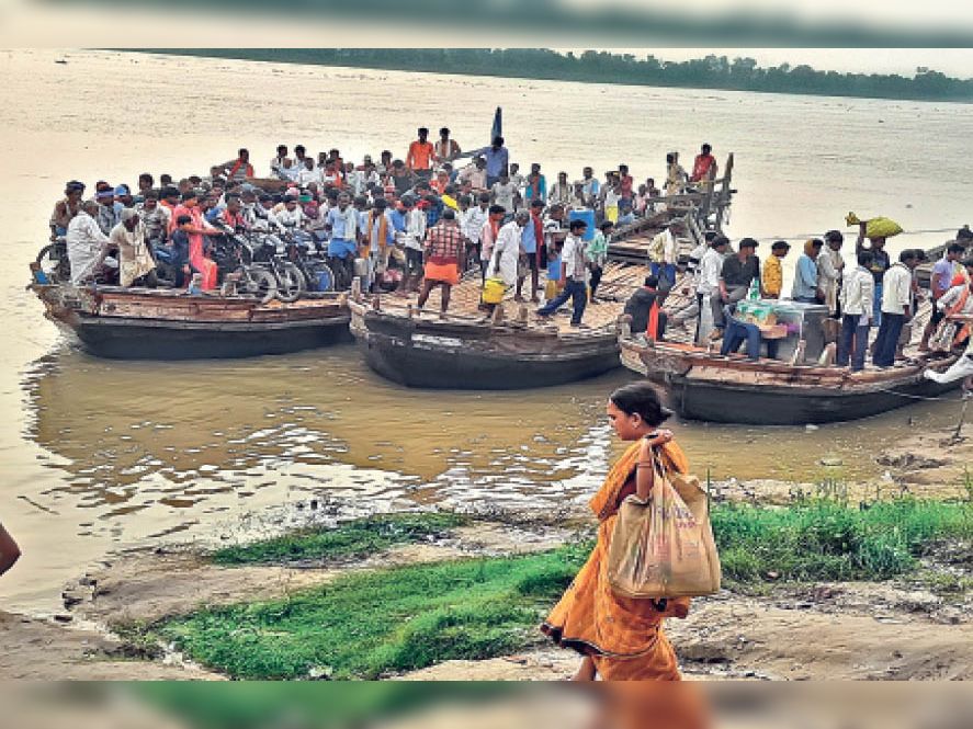 Sailors playing with the lives of people by carrying over-capacity ...