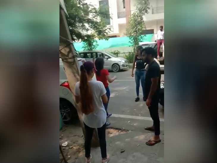 Ghaziabad: Fight Between Two Girls Video Viral Today News And Updates