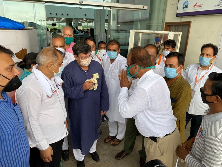 Mukul Wasnik came to Bhopal to discuss preparations and candidates for ...