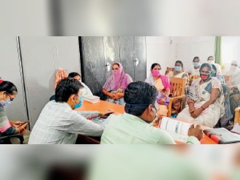 Vaccination review held in ANM meeting | समीक्षा किया: एएनएम की बैठक ...