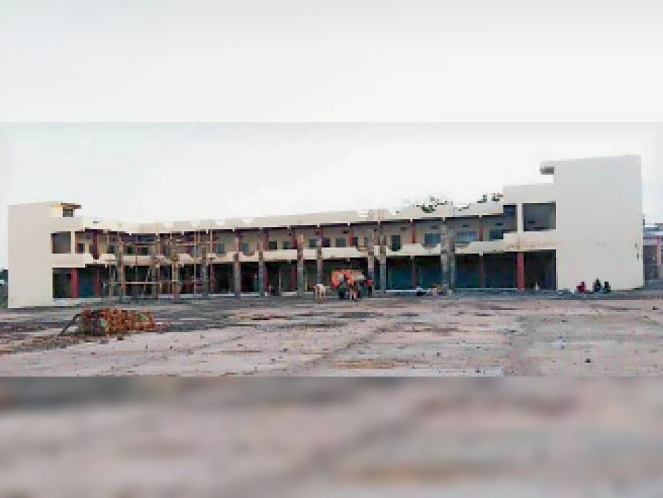 New bus stand work will be completed in 15 days | प्रतीक्षालय: 15 दिन ...