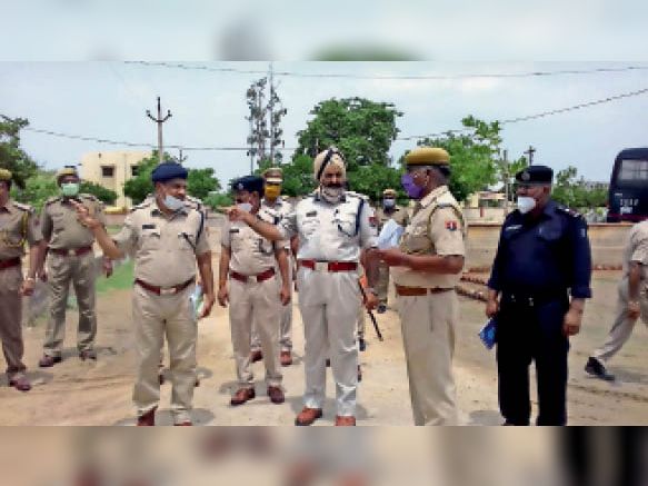 SP inspected the arrangements of police line | जांच: पुलिस लाइन की ...