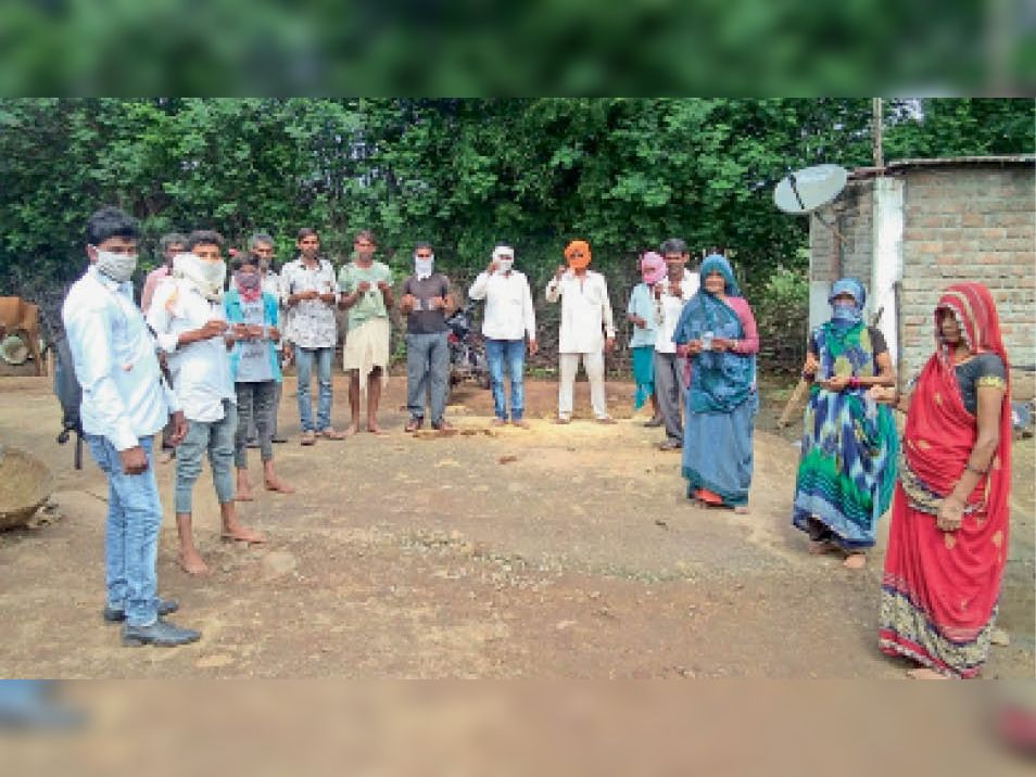 Samaj Seva Sanstha distributed seeds to people for green vegetables ...