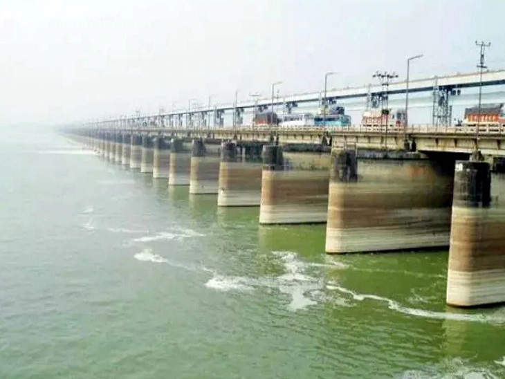 Ganges came down when the gates of Farakka Barrage opened, but still ...