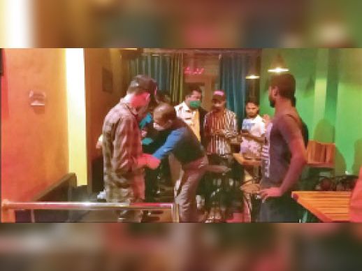 11 youths arrested while shutting shutters in tea shop, case filed for ...