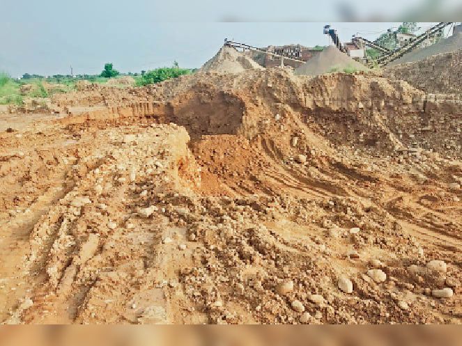 Now Tangri River dug in No Mining Zone | अवैध खनन बेलगाम: अब नो माइनिंग ...