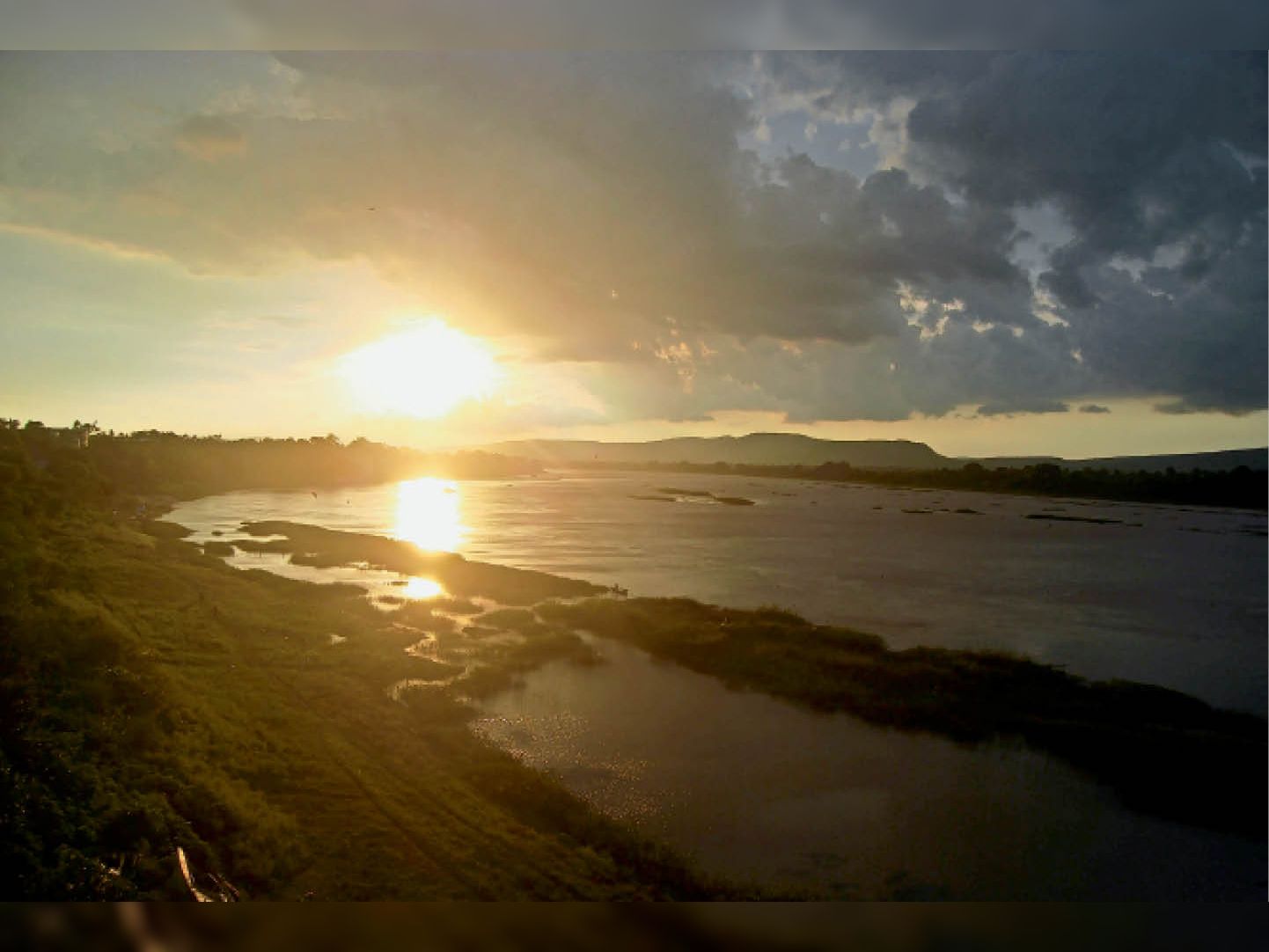 It seems as if a bulb is illuminated by the sun's strong rays ...