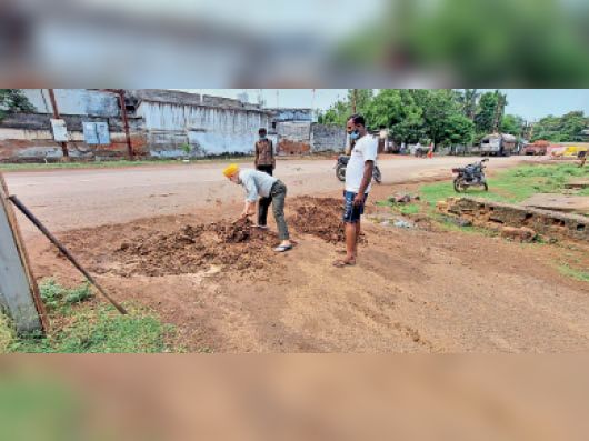 8 महीने पहले पाइप बिछाकर नहीं की फिलिंग, मुरम डालकर खानापूर्ति | 8 ...