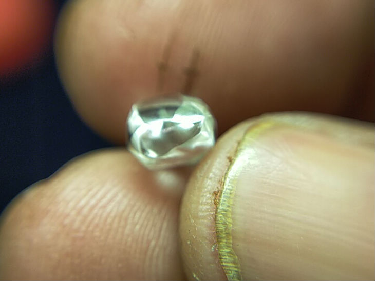 Hira in Panna; Madhya Pradesh Worker Find 7.54 Carat Gem Quality Stone ...