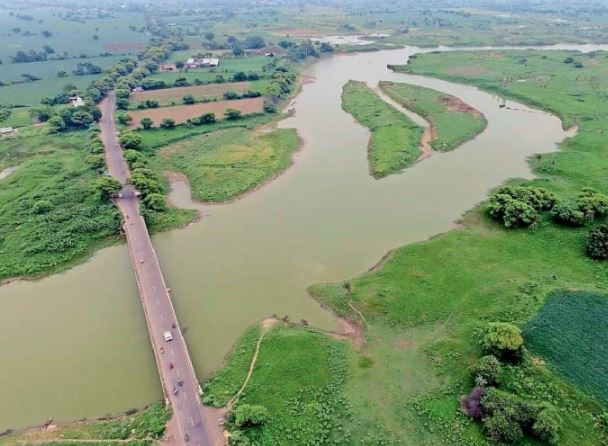 Intermittent rains feed Badnagar Road, Gambhir still has less water ...