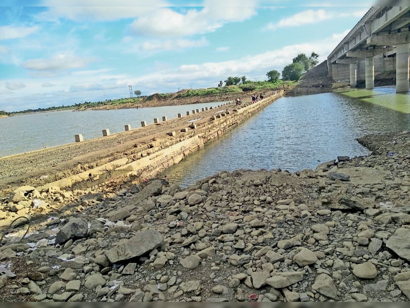 The old bridge of Dudhi river appeared for the first time in the ...