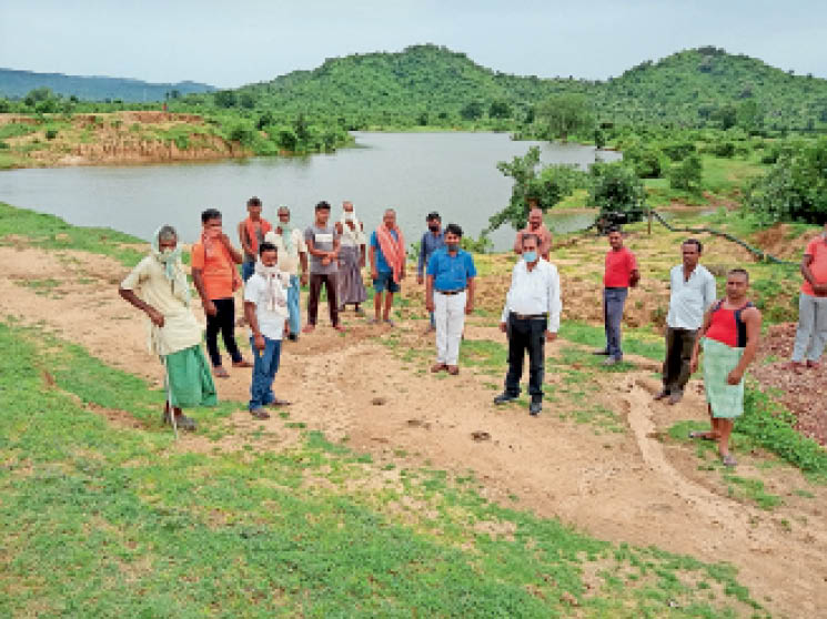 Hunterganj: Dam built on wild drain by shramdaan, now thousands of ...