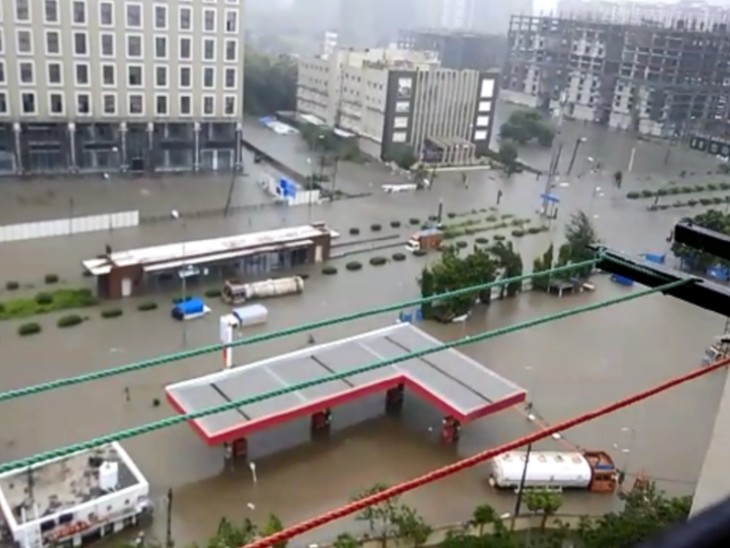 After 2006, floods once again in Surat, after releasing water from Ukai ...