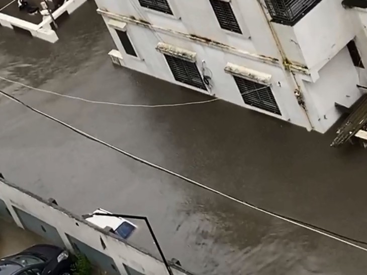 After 2006, floods once again in Surat, after releasing water from Ukai ...