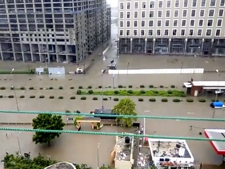 After 2006, floods once again in Surat, after releasing water from Ukai ...
