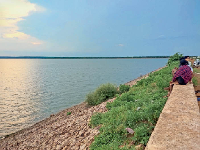 3 gates of Tandula dam closed, now 21.50 feet of water left, Gondali ...