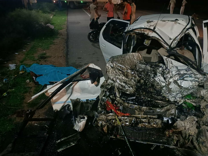 Chhatarpur Road Accident: Husband-Wife Including Three Died as Truck-Car Road Accident Today In ...